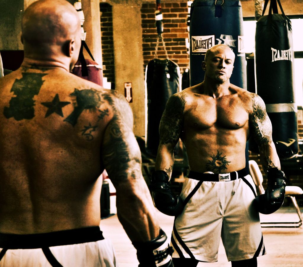 Former Cruiser Weight Boxing Champion of The World Character on Set ...